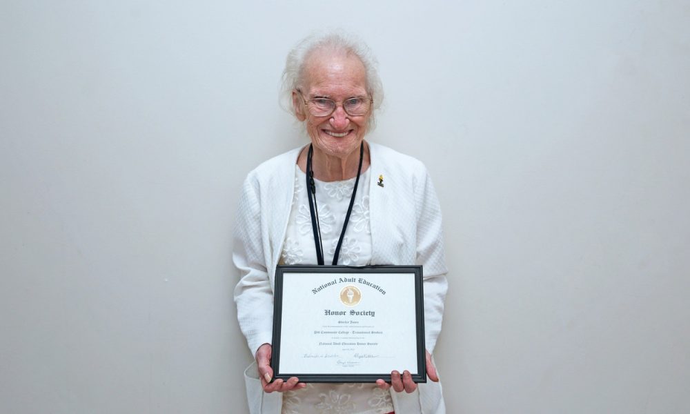 84 Year Old Proudly Graduates With GED – SoGoodly