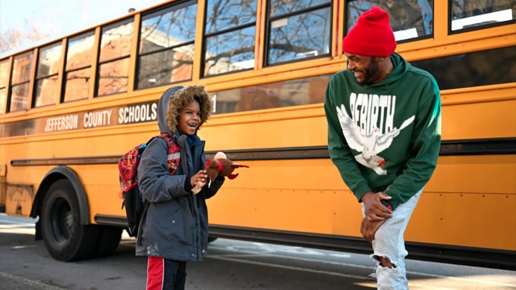 Bus Driver’s Heartwarming Act: Helping a Boy on Pajama Day – SoGoodly