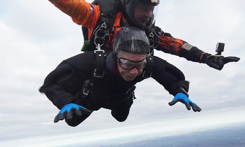 106-Year-Old Texan Sets Record as World’s Oldest Skydiver – SoGoodly